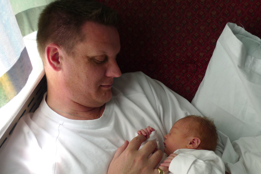 dad-and-baby-cuddle - Baby Friendly Initiative